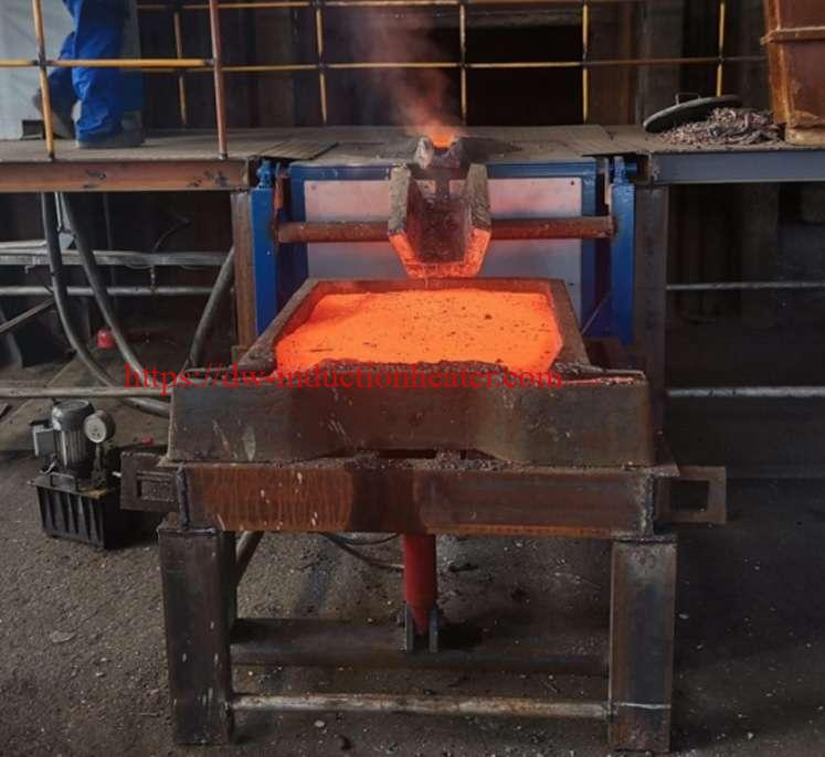 Fundición de plomo, estaño, zinc y aluminio con horno de fusión por ...